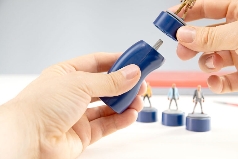 RGG 360° The best Painting Handle for Miniature Painting